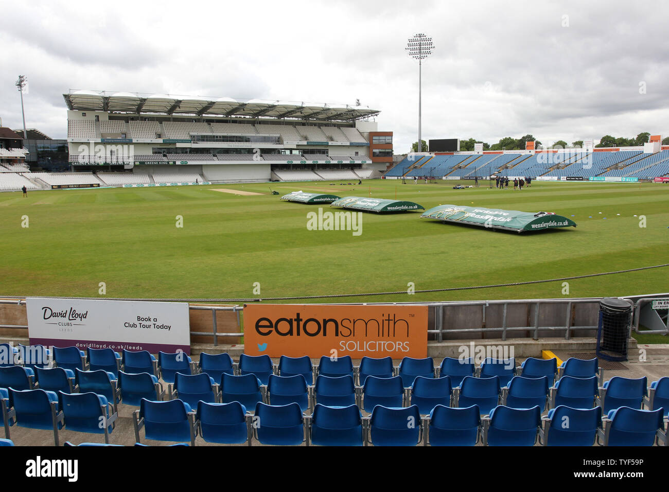Headingley cricket ground view hi-res stock photography and images - Alamy