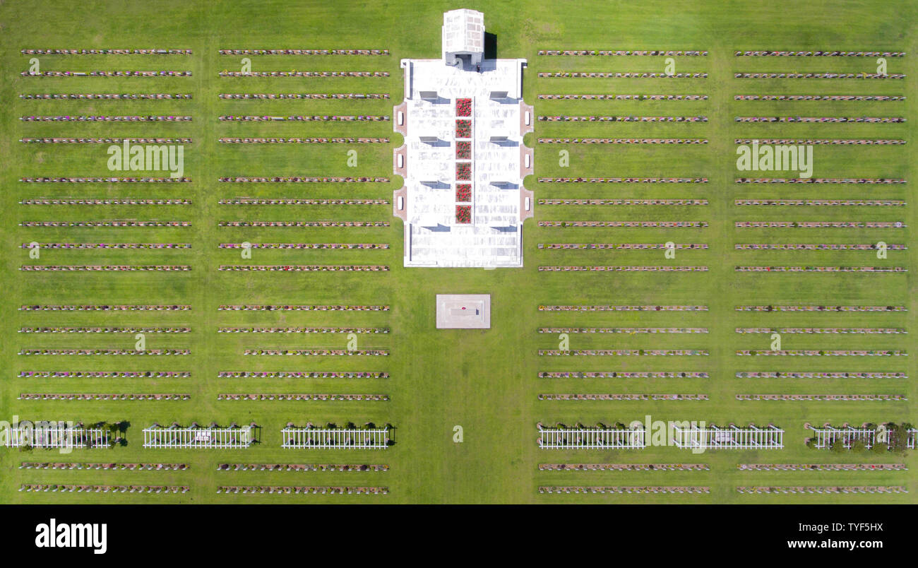 Symmetrical viewpoint hi-res stock photography and images - Alamy