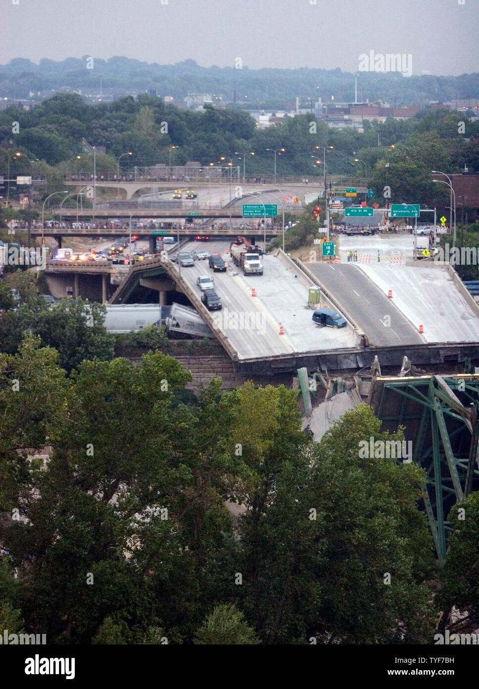 Highway 35w bridge minneapolis hi-res stock photography and images - Alamy