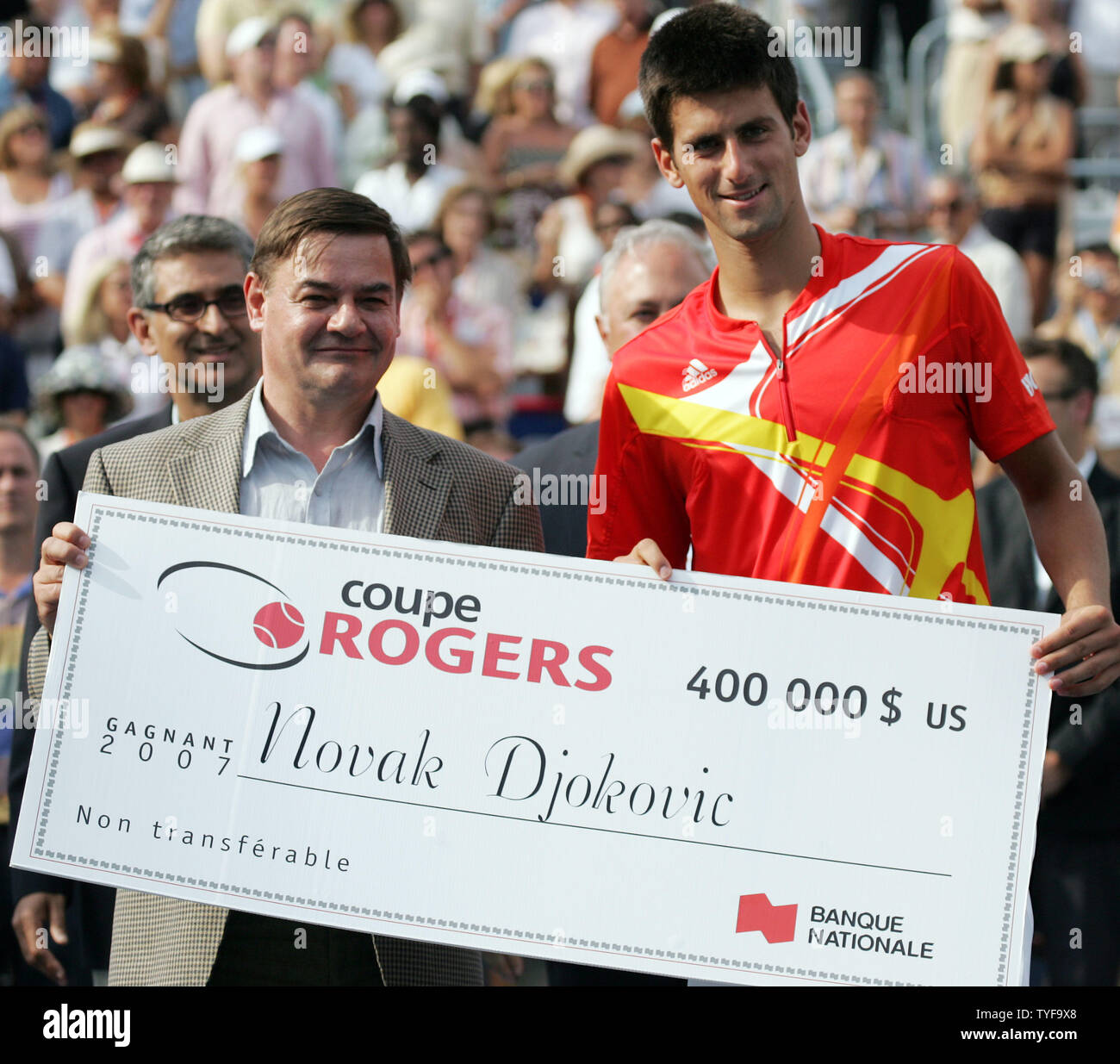 Prize cheque hi-res stock photography and images - Alamy