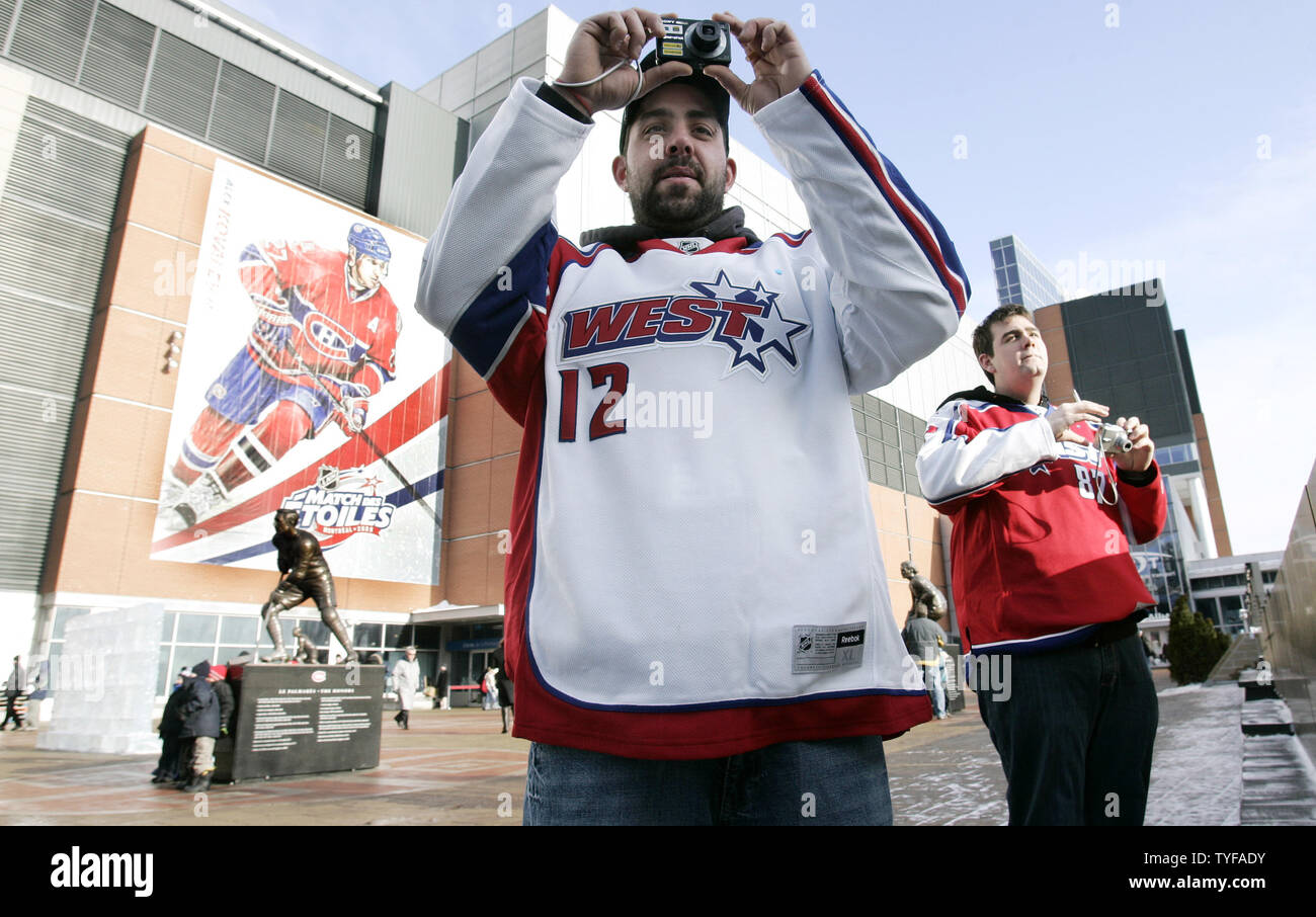 Dillon bell hi-res stock photography and images - Alamy