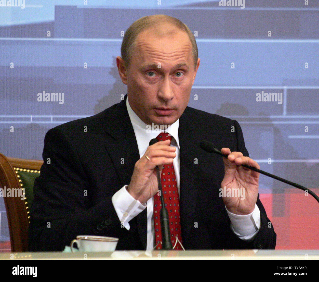 Vladimir putin 2006 hi-res stock photography and images - Alamy