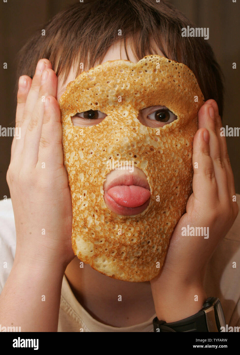 Boy poses photo in front hi-res stock photography and images - Alamy