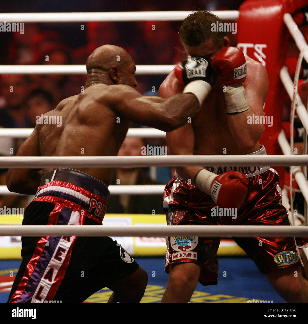 Wbo heavyweight boxing champion sultan hi-res stock photography and ...