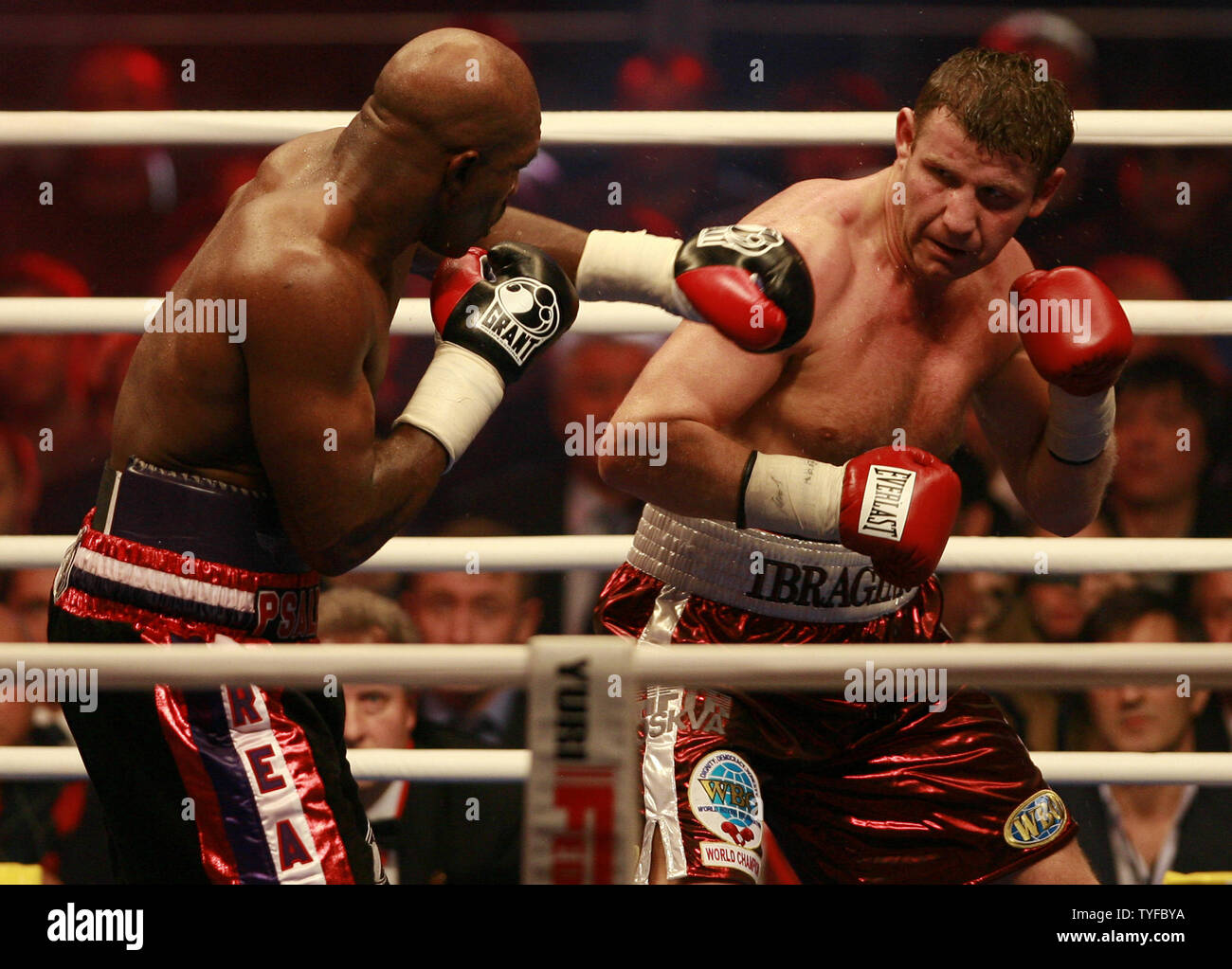 Heavyweight boxing champion evander holyfield hi-res stock photography ...