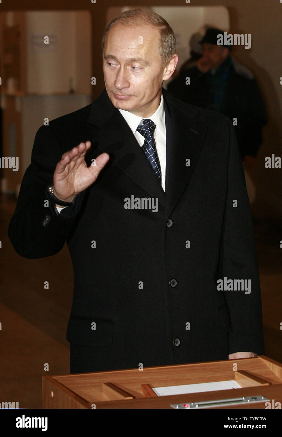 Russian president vladimir putin waves hi-res stock photography and ...