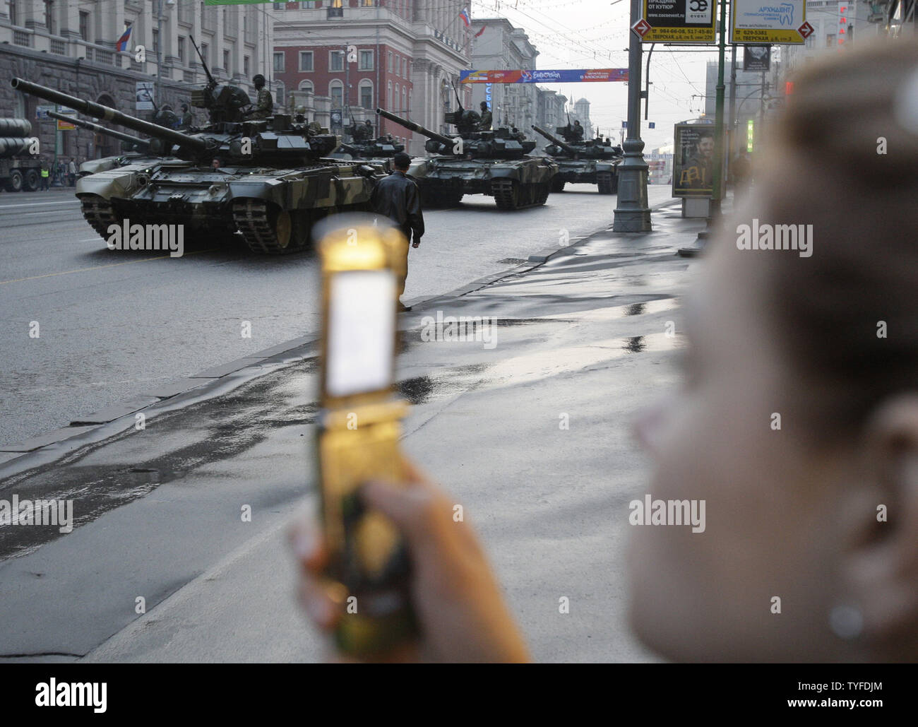 Russian tanks in red square hi-res stock photography and images - Alamy