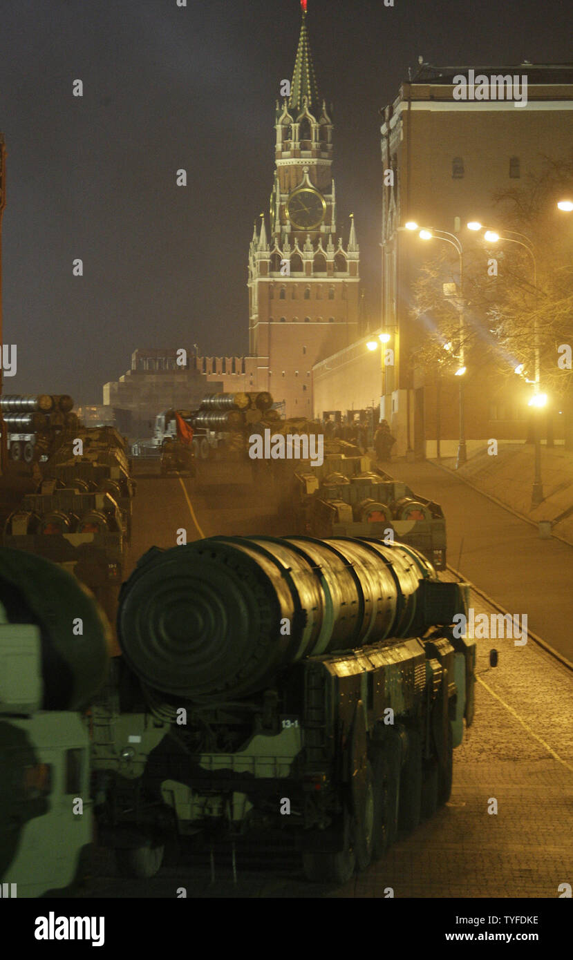 Russian Topol-M intercontinental ballistic missile launchers enter Red ...