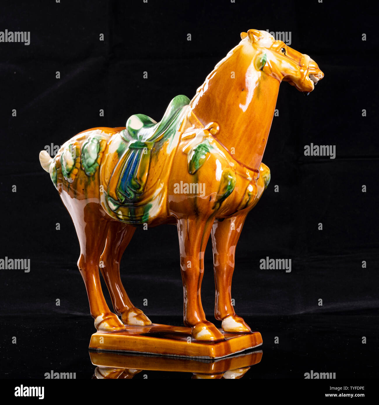 Tang tri color pottery hi-res stock photography and images - Alamy