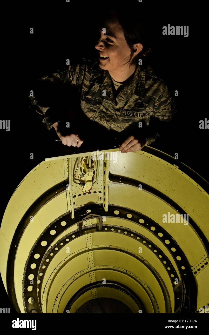 Aircraft engine outer casing hi-res stock photography and images - Alamy