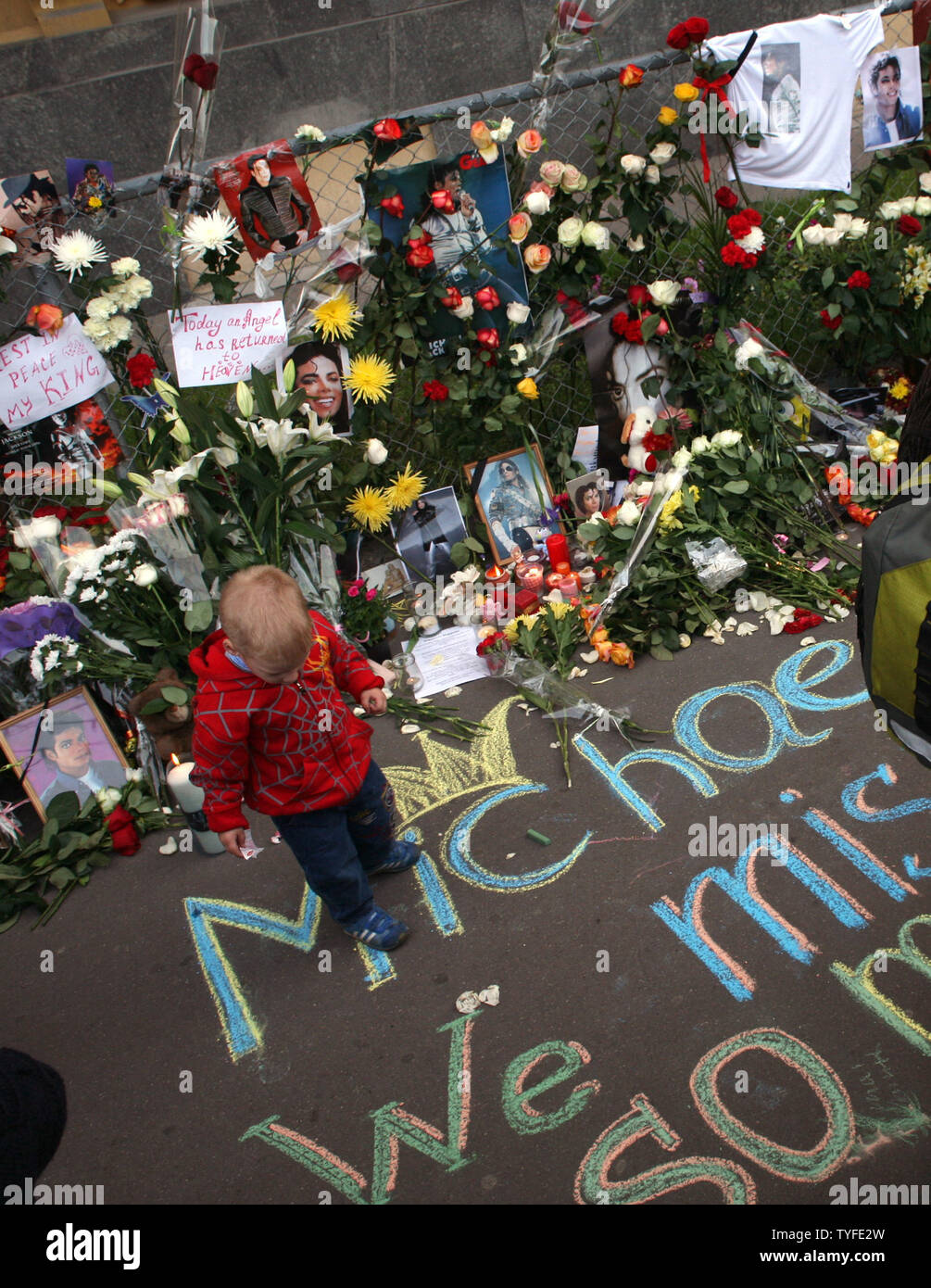 Michael Jackson Fans Mourning