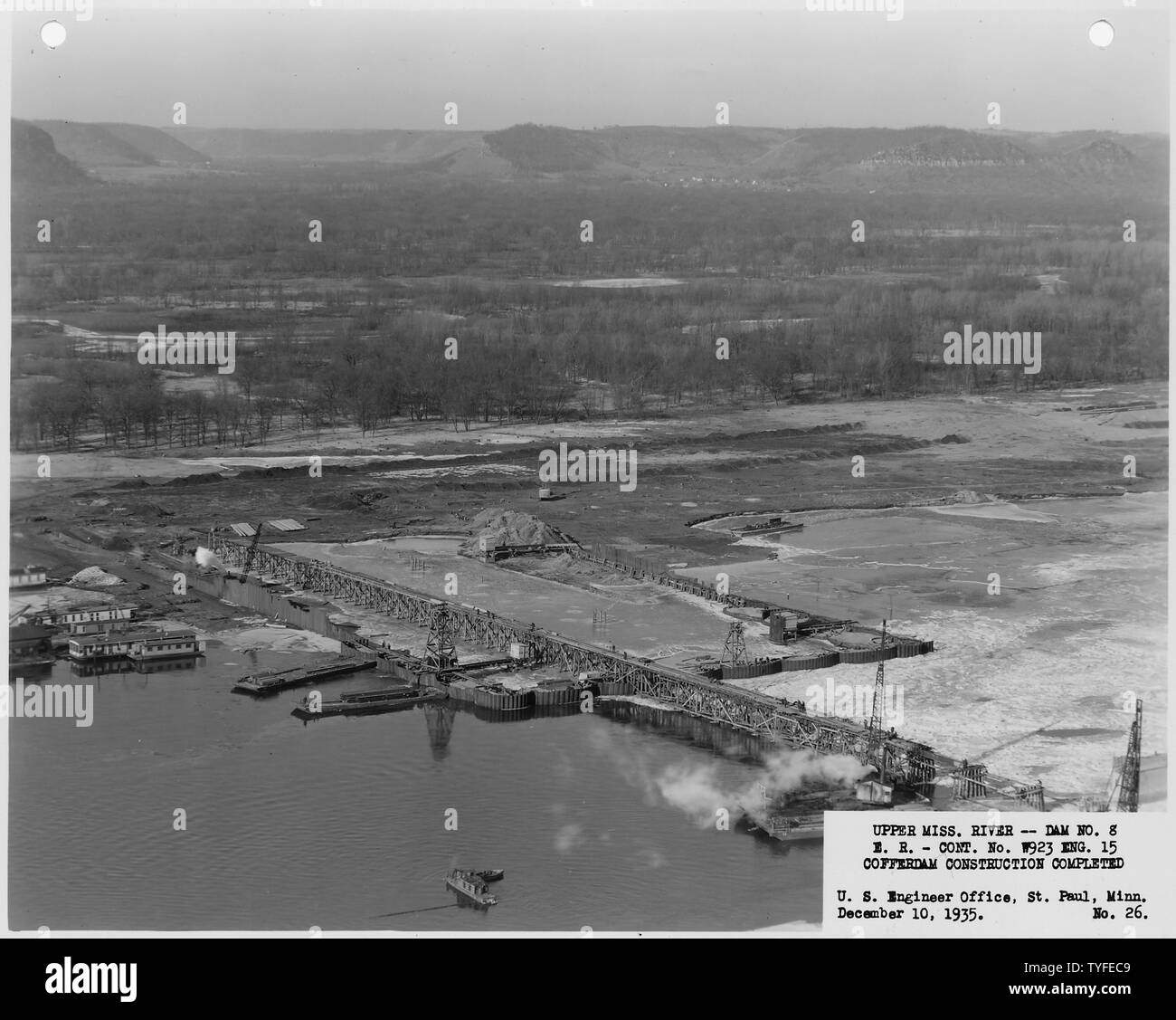 Photograph with caption Upper Miss. River, Dam No. 8...Cofferdam ...