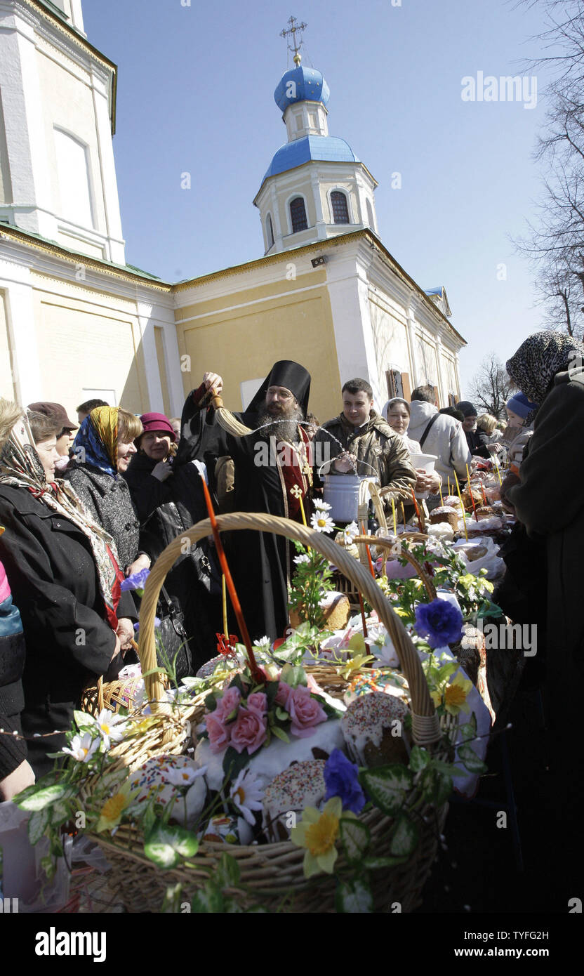 A Russian Orthodox priest blesses traditional Easter cakes and painted ...