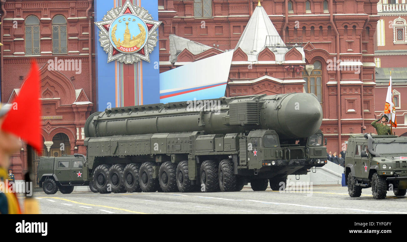 Topol-M intercontinental ballistic missile launchers move along Red ...
