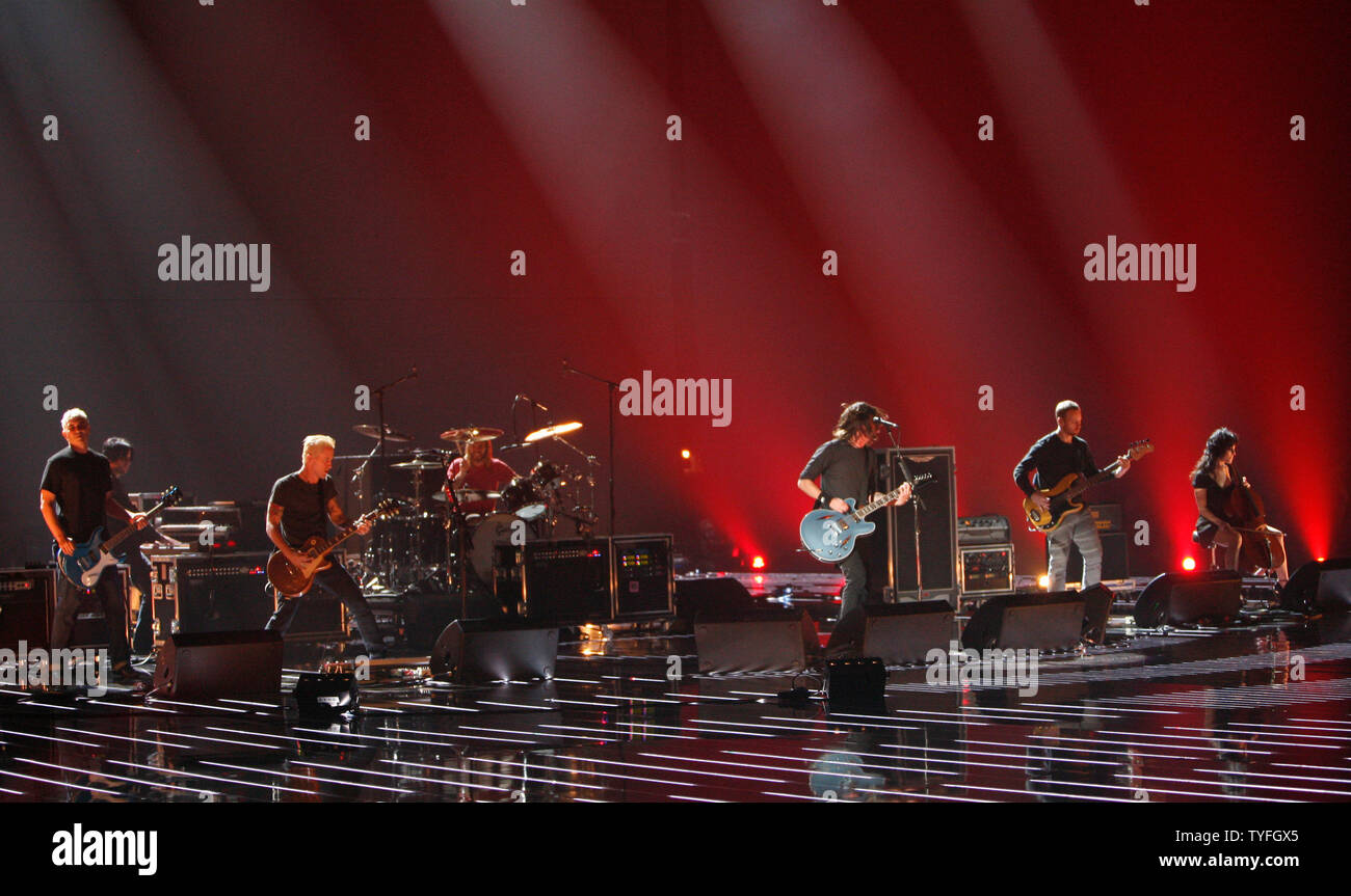 Foo fighters mtv music awards 2007 hi-res stock photography and images ...