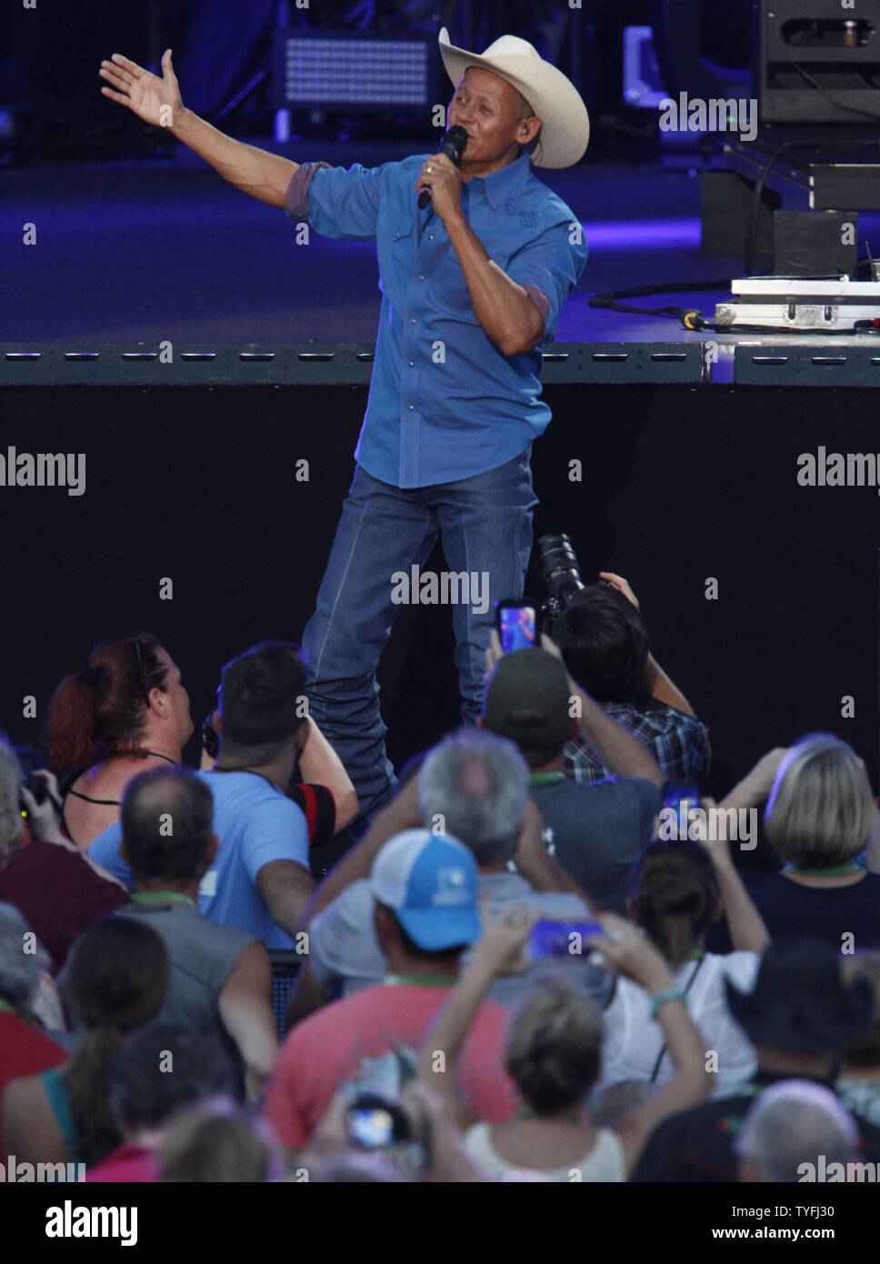 Neal mccoy hi-res stock photography and images - Alamy