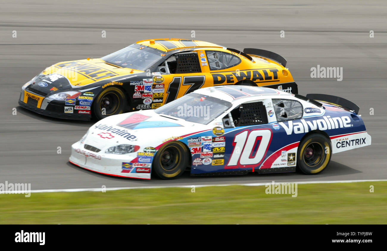 Scott Riggs and Matt Kenseth round the first turn in the early laps at ...