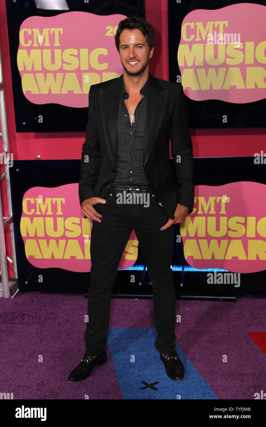 Cmt music awards luke bryan hi-res stock photography and images - Alamy