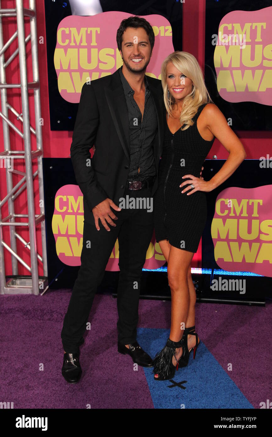 Cmt music awards luke bryan hi-res stock photography and images - Alamy