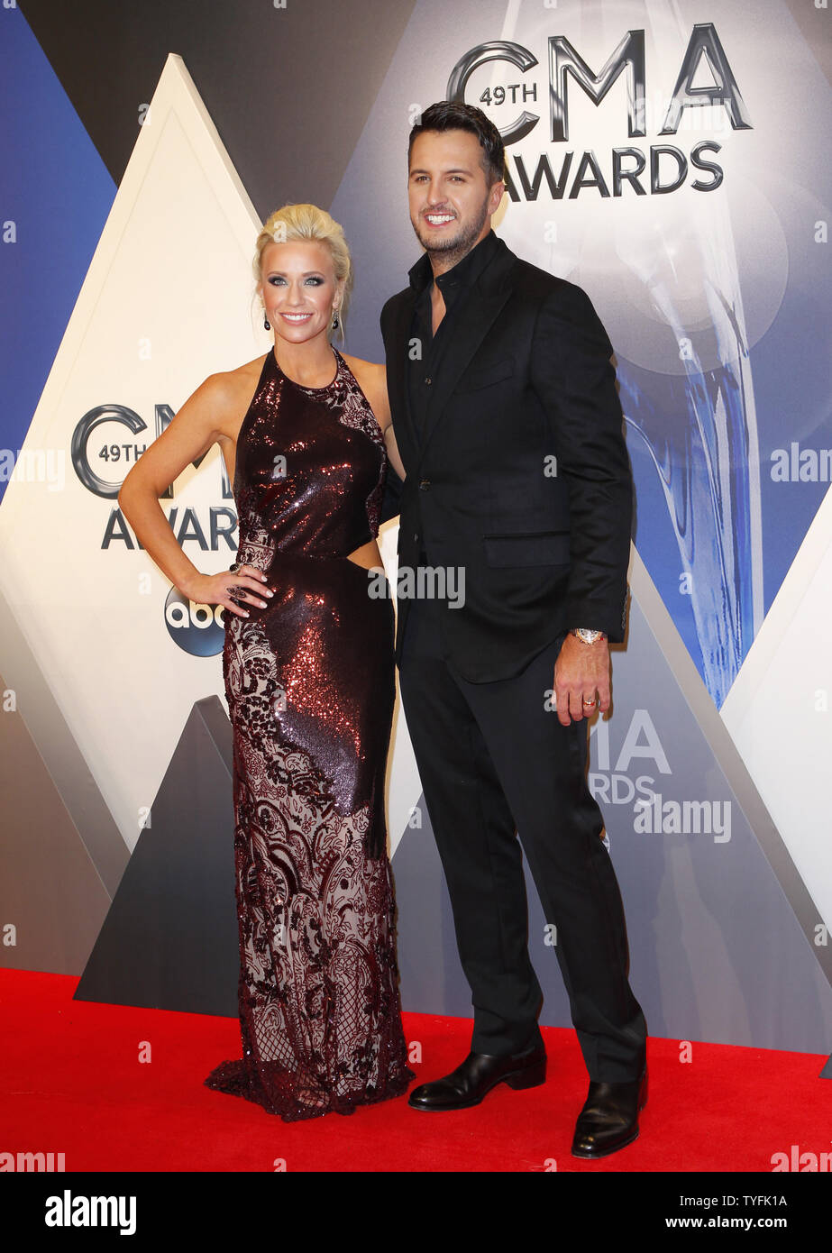 Country music artist Luke Bryan arrives on the red carpet at the 2015 ...