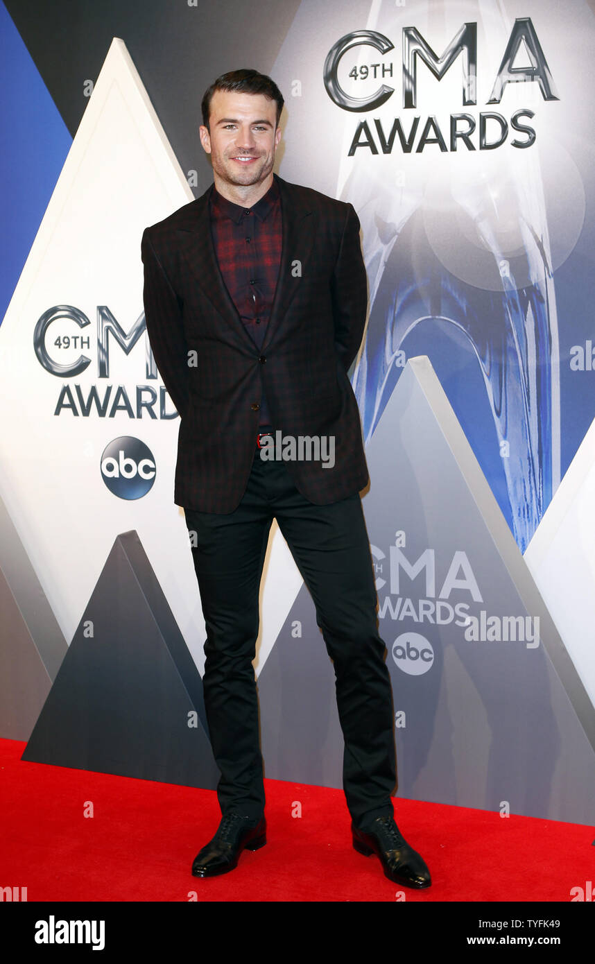 Country music artist Sam Hunt arrives on the red carpet at the 2015 CMA ...
