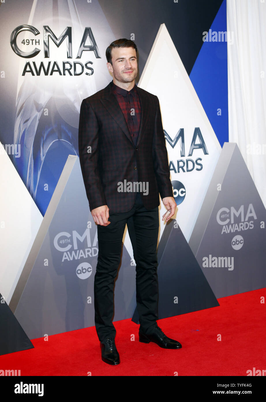 Country music artist Sam Hunt arrives on the red carpet at the 2015 CMA ...