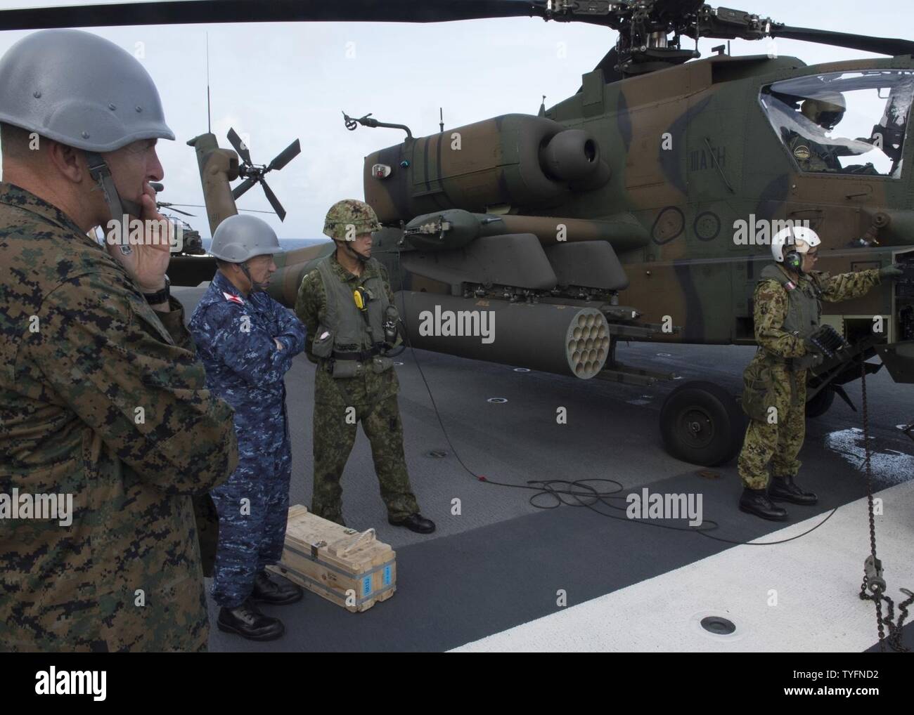 Ah 64 jgsdf hi-res stock photography and images - Alamy