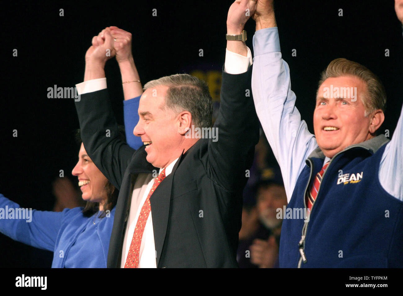 Actor Martin Sheen (right) introduces Democratic Presidential candidate ...