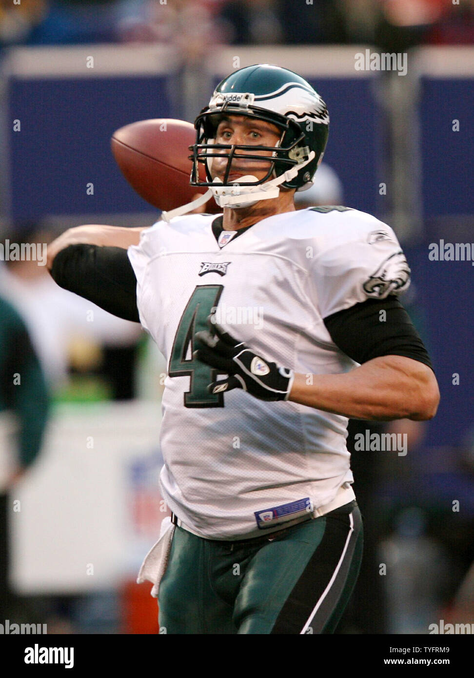 Quarterback release photo hi-res stock photography and images - Alamy