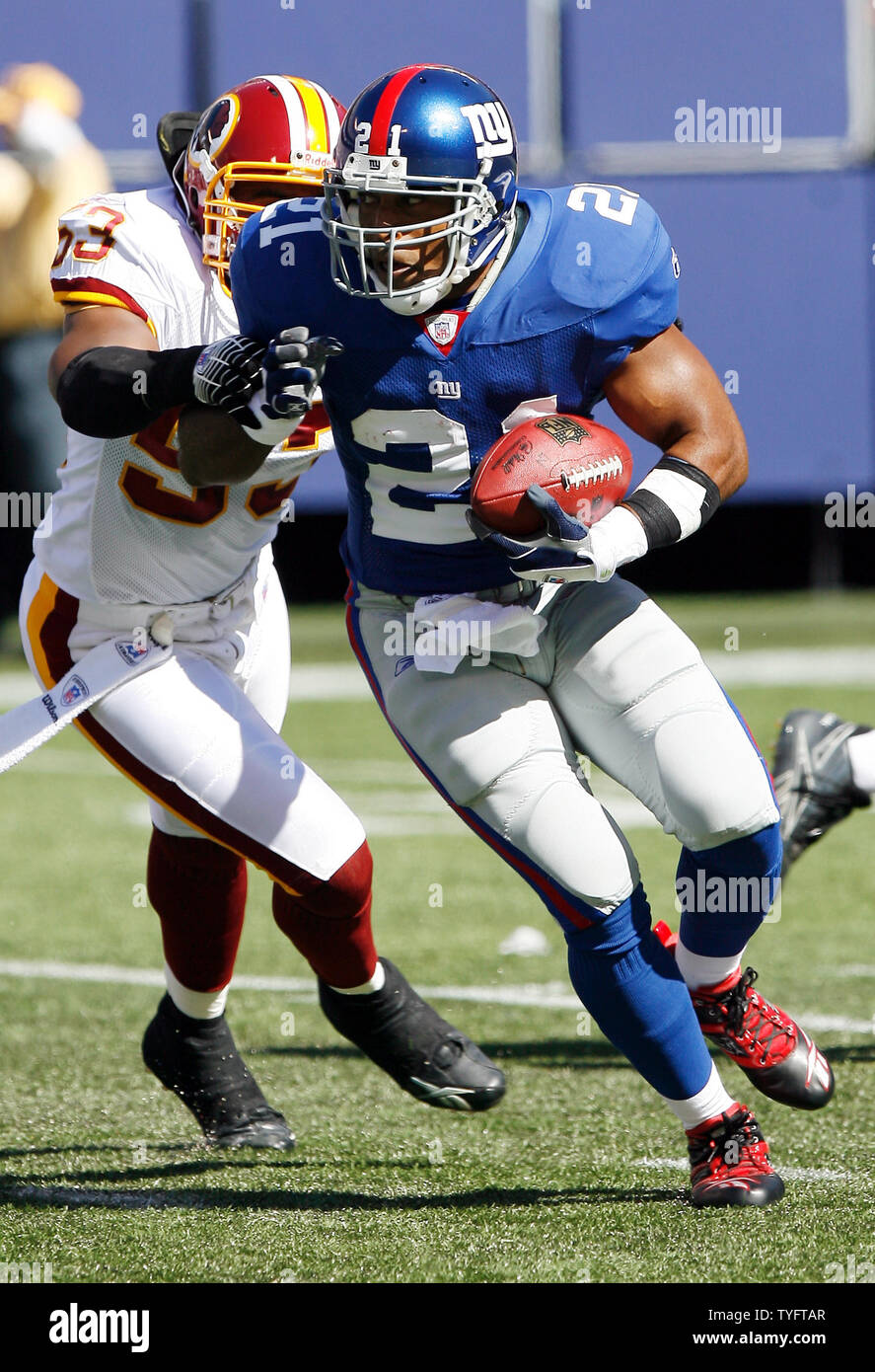 New York Giants Tiki Barber avoids the grasp of Washington Redskins ...