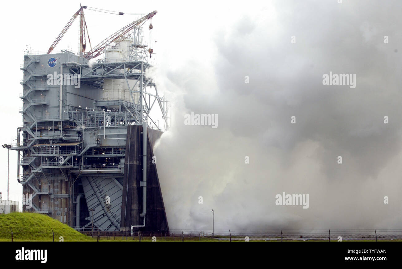 Space shuttle main engine hi-res stock photography and images - Alamy
