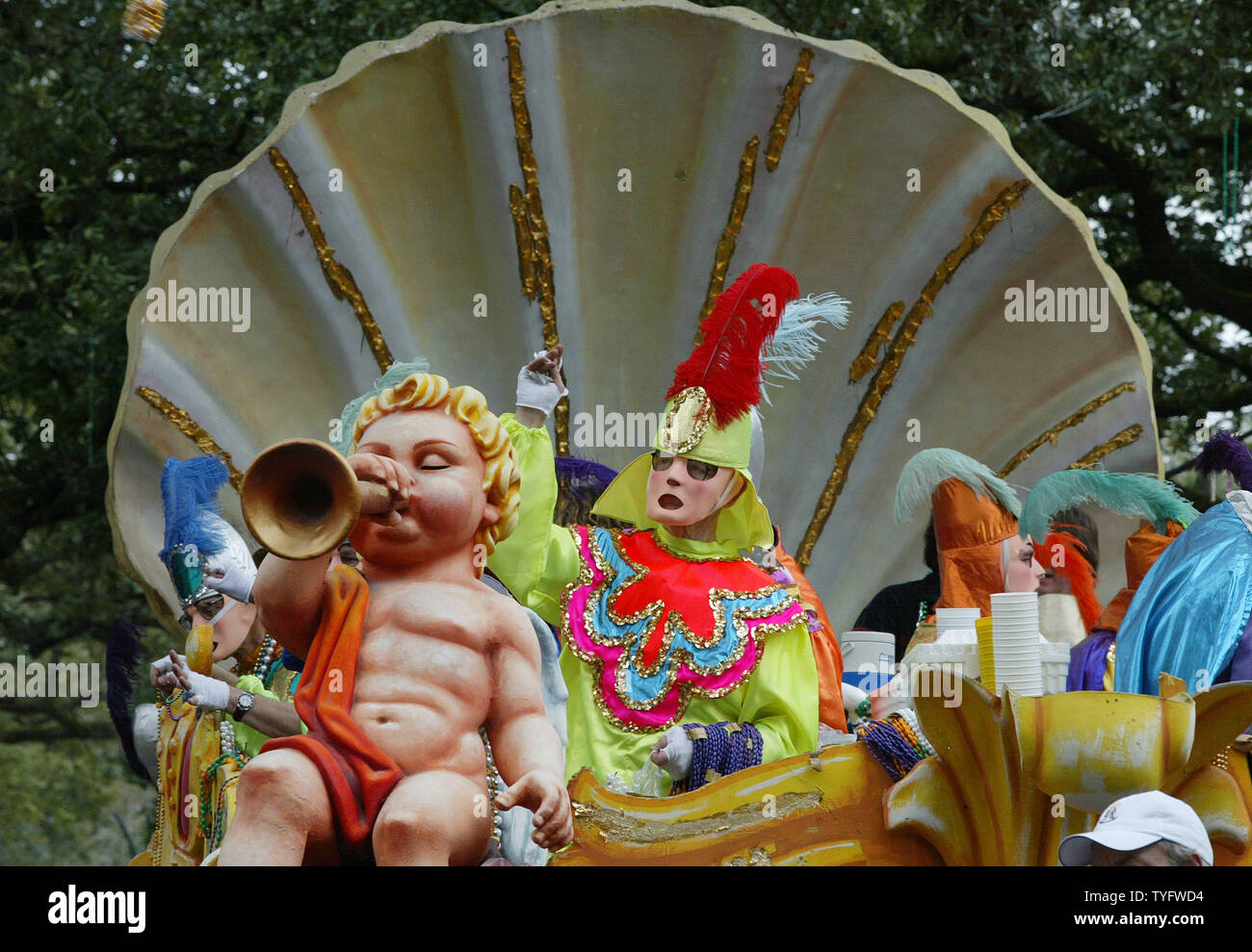 A rider in the Rex parade tosses trinkets to the Mardi Gras crowd in ...