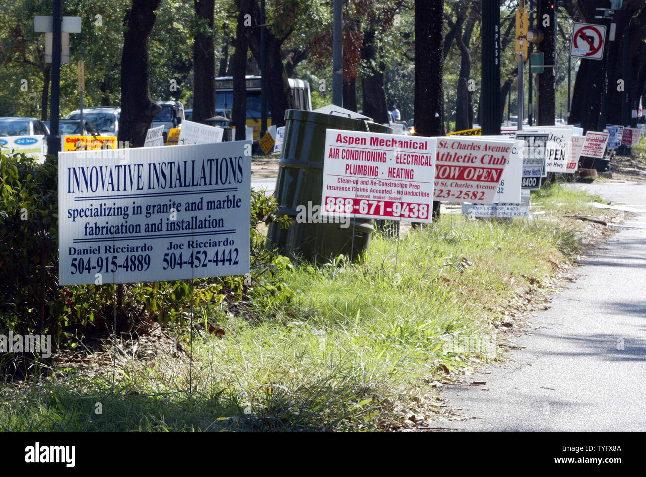 Hurricane damage signs hi-res stock photography and images - Alamy