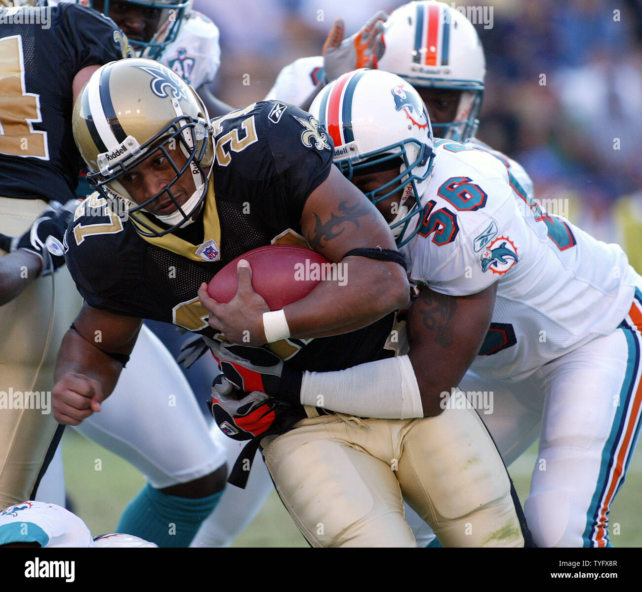 New Orleans Saints runningback Aaron Stecker (27) takes the ball up the ...