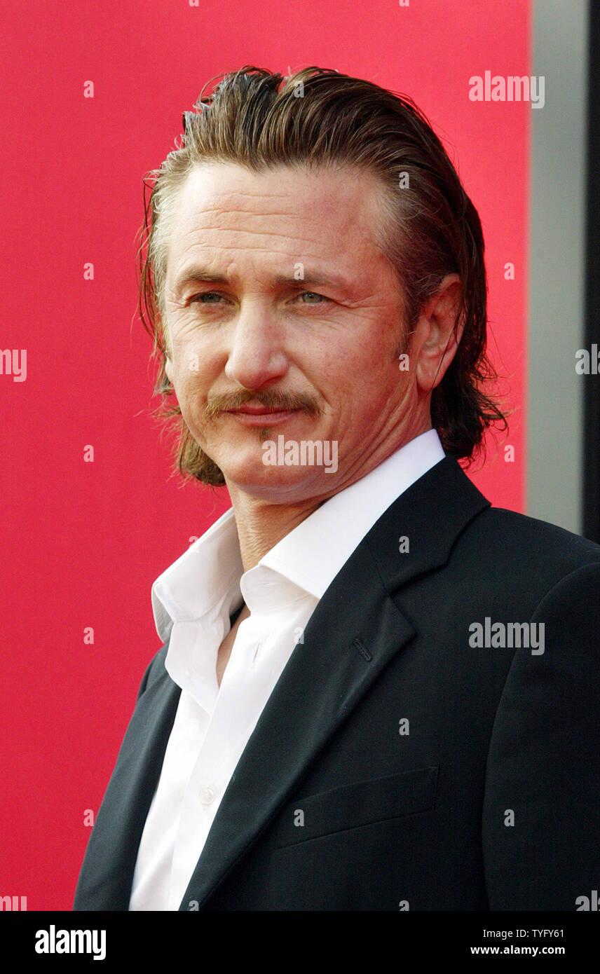 Sean penn on red carpet hi-res stock photography and images - Alamy