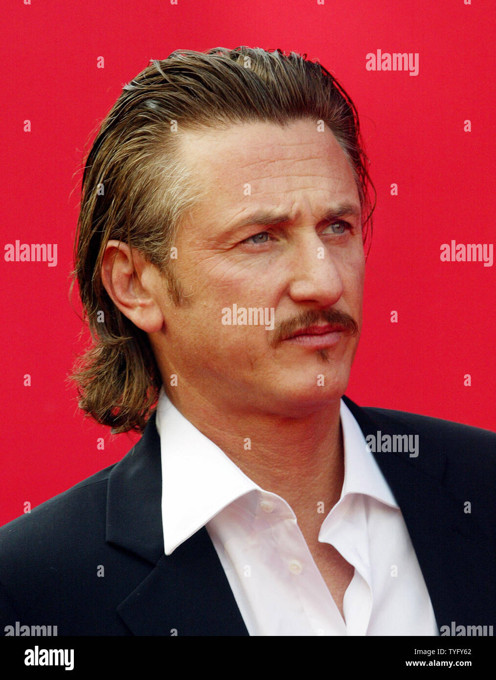 Actor Sean Penn arrives on the red carpet for the premiere of "All The ...
