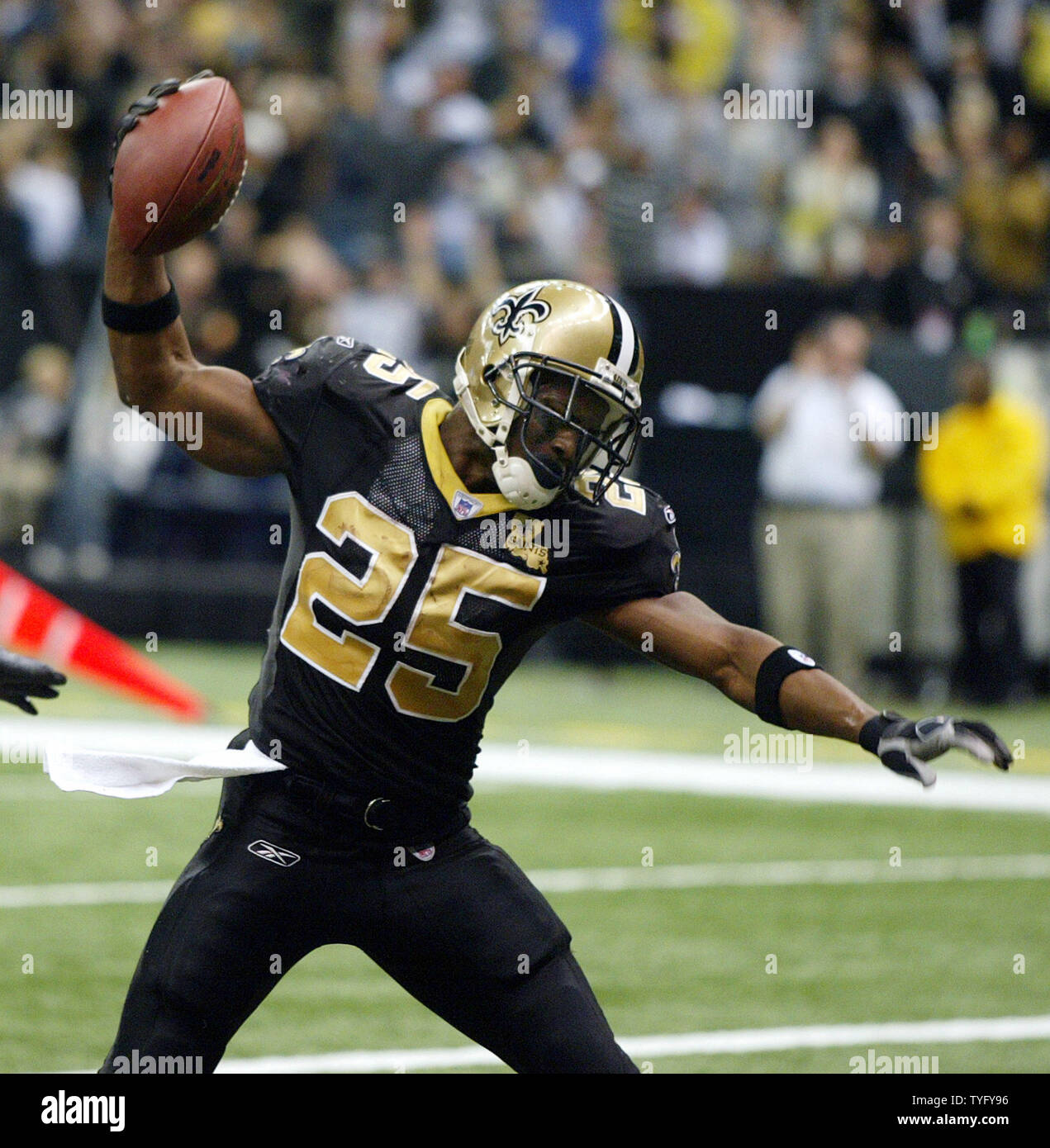 New orleans saints reggie bush hi-res stock photography and images - Alamy
