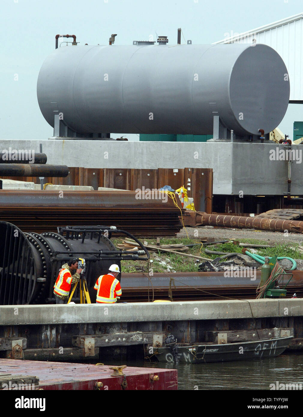 New orleans levee failure hi-res stock photography and images - Alamy