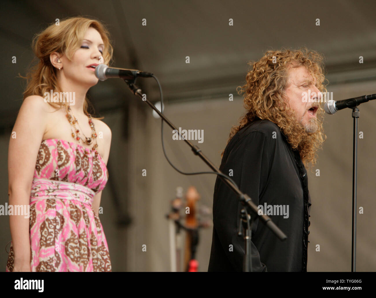 Allison Krauss performs with Robert Plant at the 2008 New Orleans Jazz ...