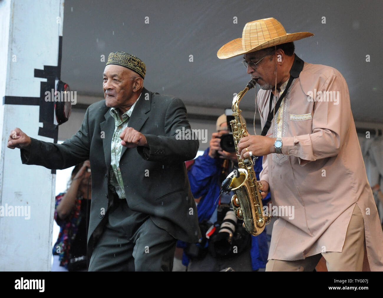 Fais do do stage hi-res stock photography and images - Alamy