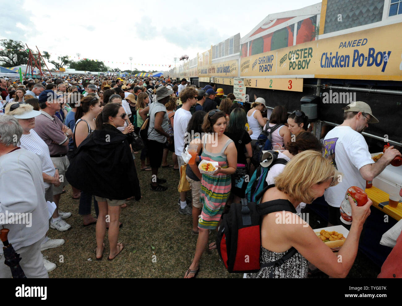 New orleans jazz festival crowd hi-res stock photography and images - Alamy