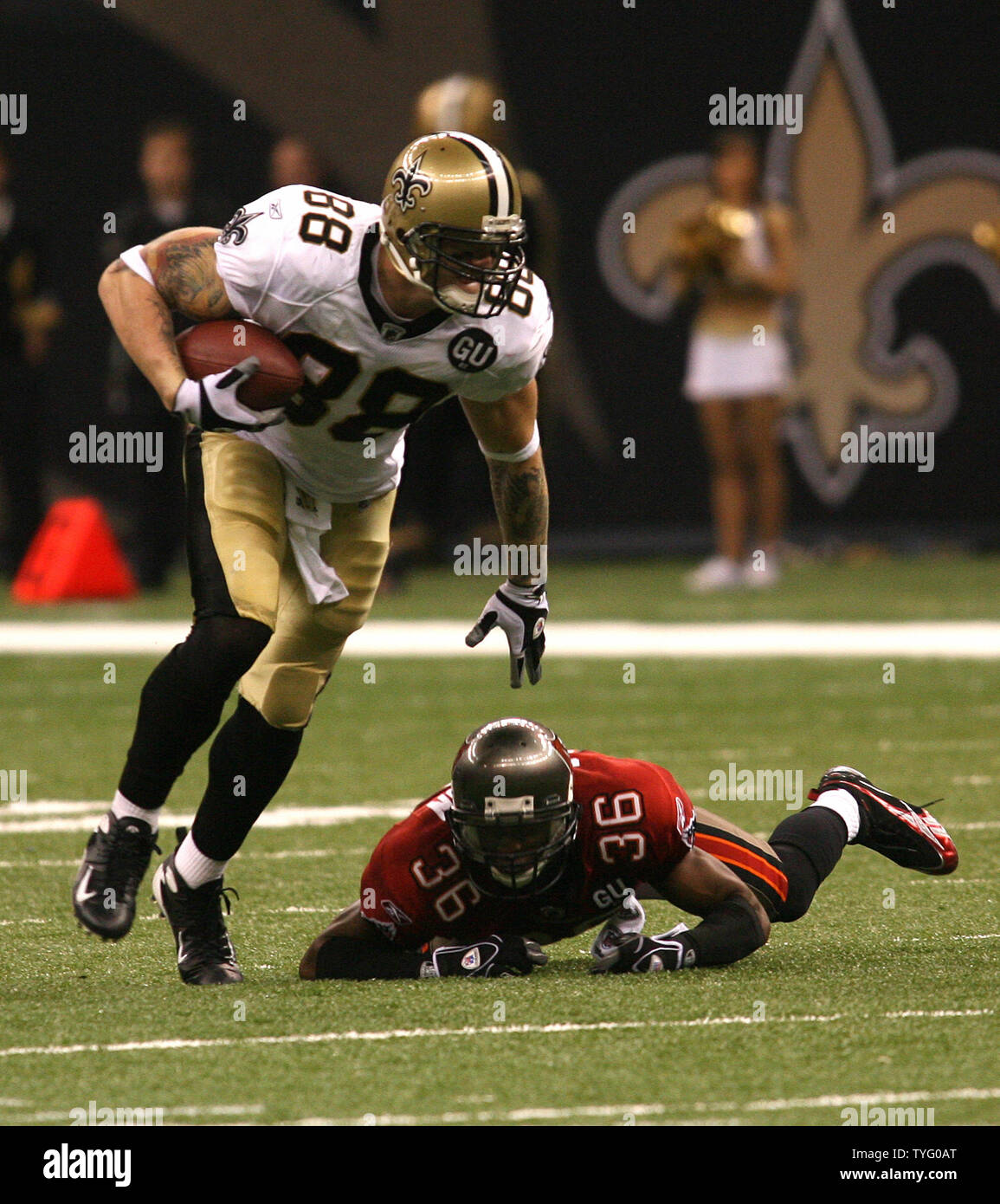 New Orleans Saints receiver Jeremy Shockey (83) takes a Drew Brees pass ...