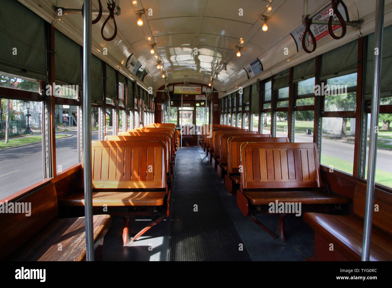 St charles streetcar 1835 hi-res stock photography and images - Alamy