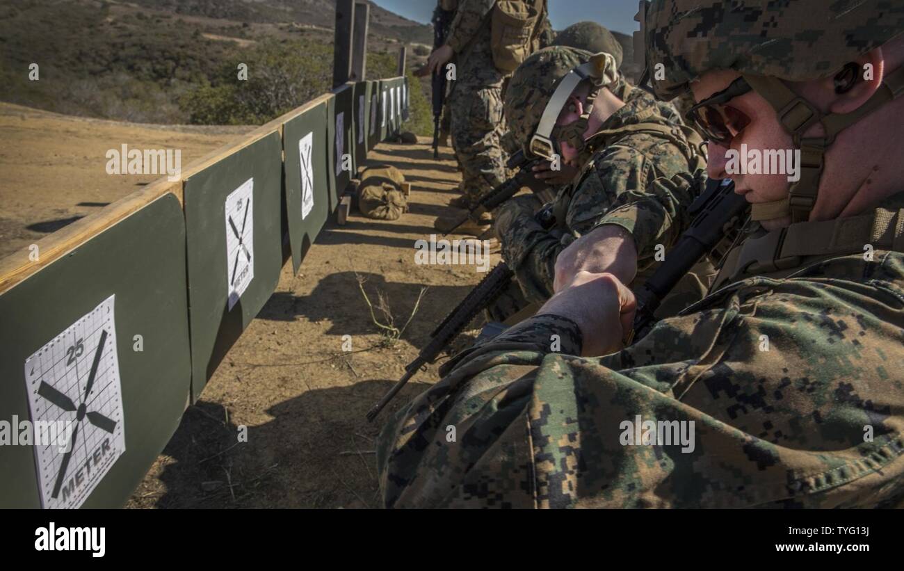 Marines with the 15th Marine Expeditionary Force adjust their rifle ...