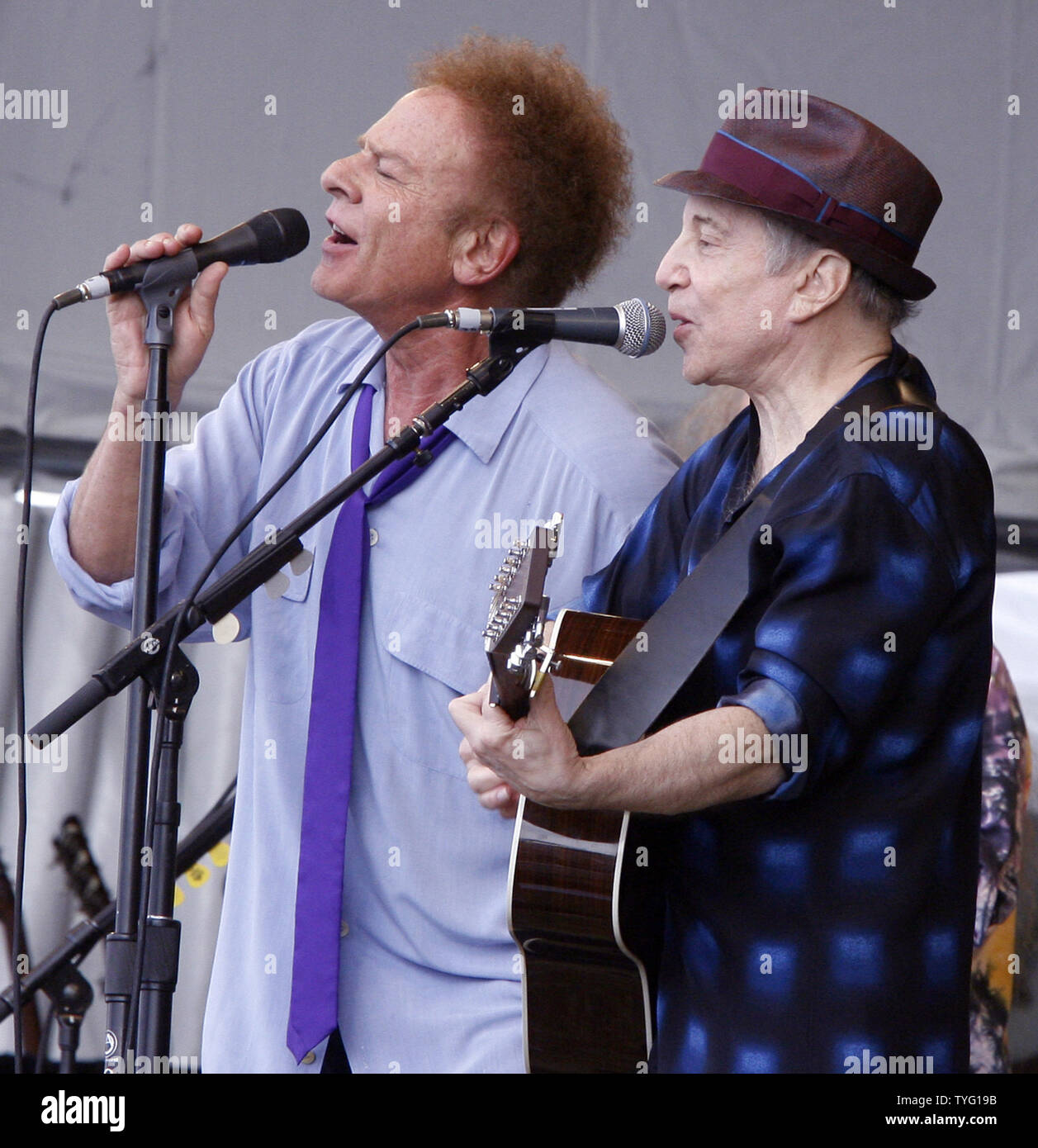 Simon and garfunkel hi-res stock photography and images - Alamy