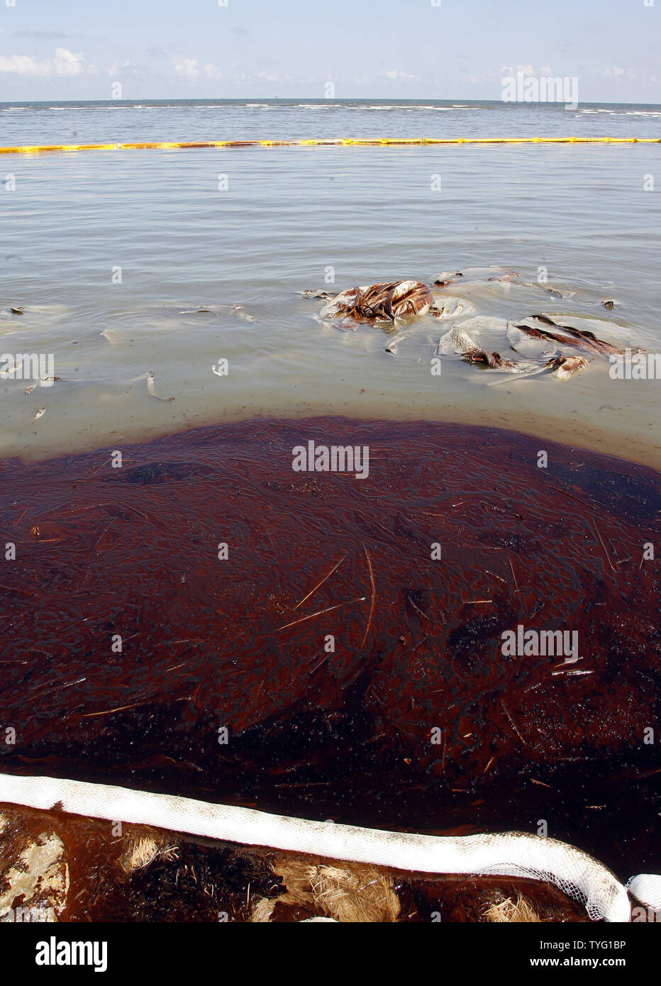 Oil gushing hi-res stock photography and images - Alamy