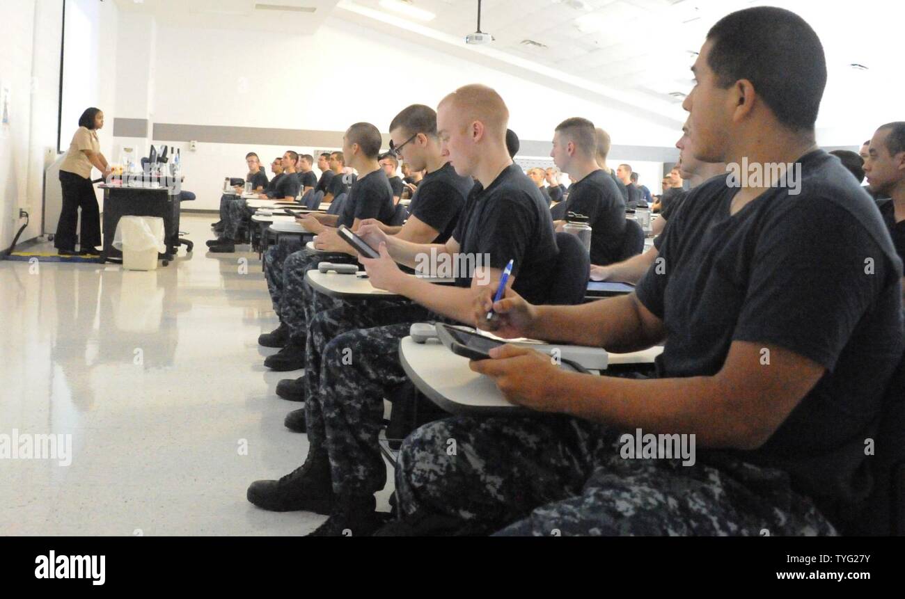 GREAT LAKES, Ill. (Nov. 04, 2016) Recruits from division 017 recieve ...