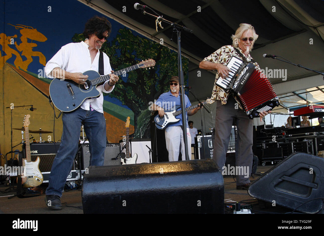 Tommy Malone (L) and John Magnie of the band the subdudes perform at ...