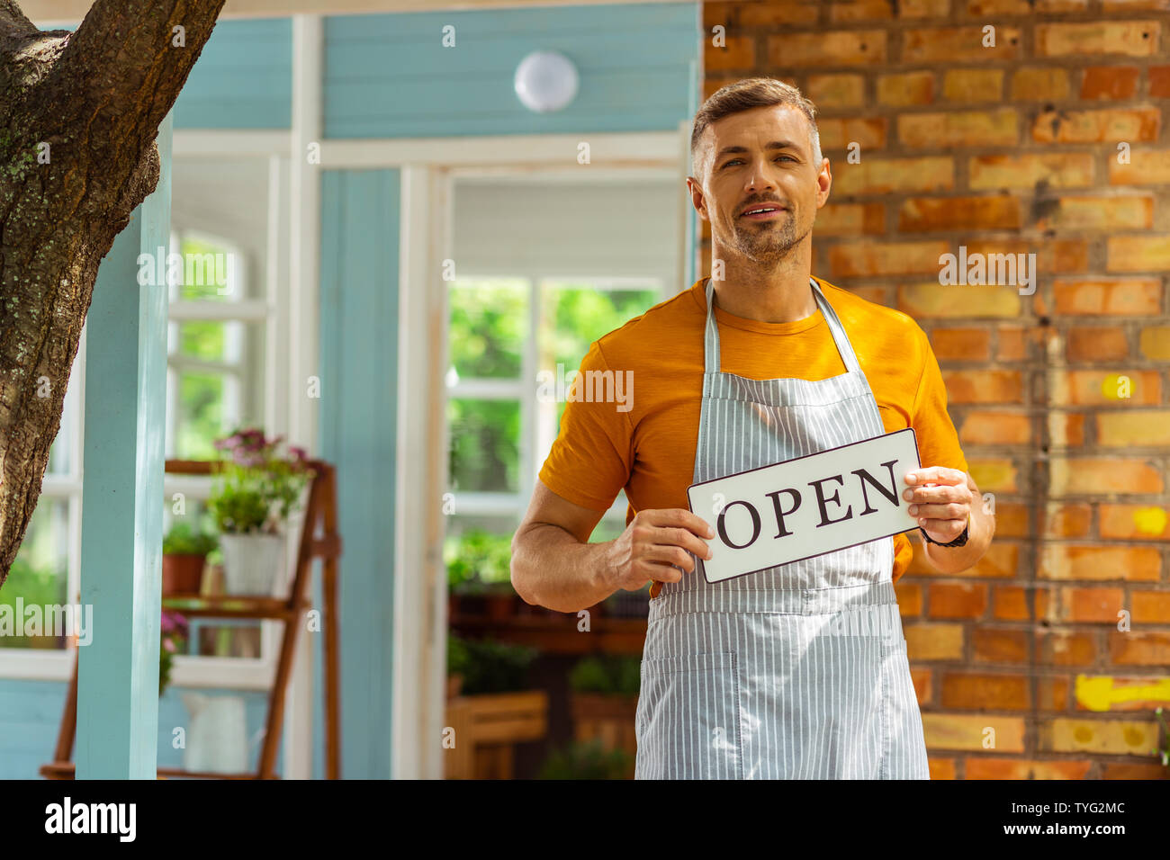 Opening flower shop hi-res stock photography and images - Alamy
