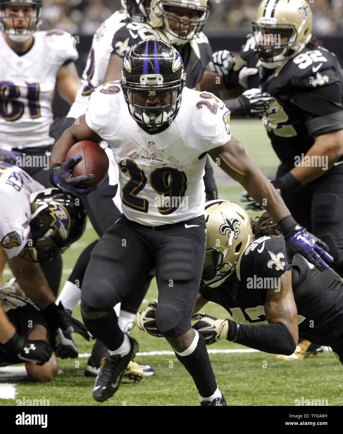 Baltimore Ravens running back Justin Forsett (29) goes 13 yards against ...
